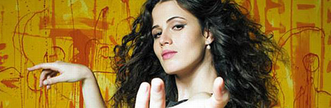 Ana Cañas faz show neste domingo