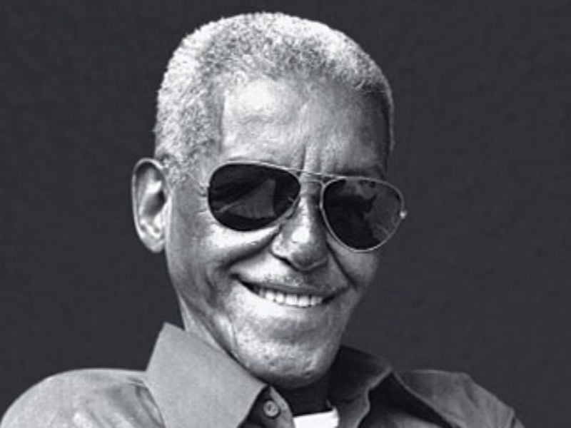 Assista ao documentário de Cartola