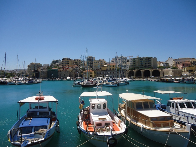 Medieval e cosmopolitana, assim é a maior cidade de Creta
