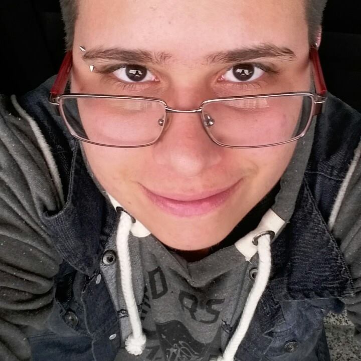 Estudante trans cria página no Facebook como espaço de luta e empoderamento