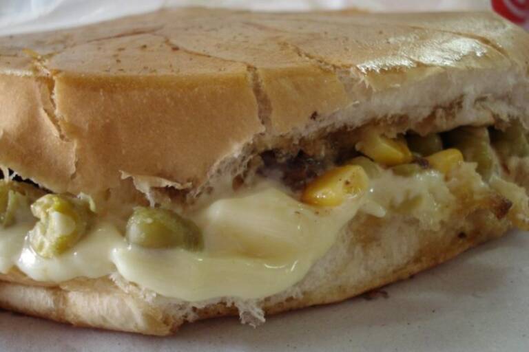 Conheça 10 lugares para comer um belo xis gaúcho em POA