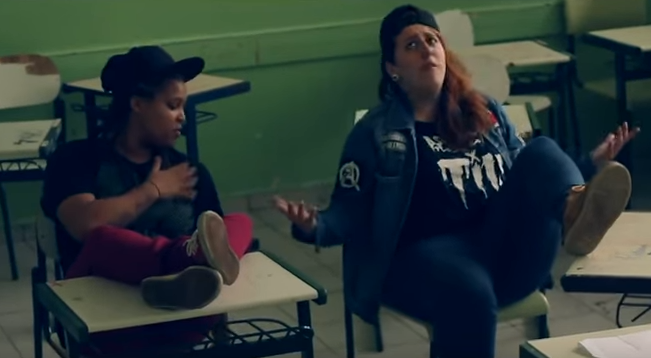 Escola ocupada é cenário de novo clipe das rappers Issa Paz e Dory de ...