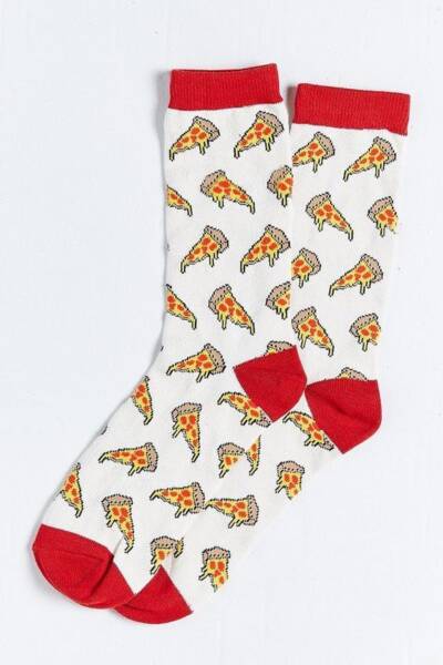 Meias estampadas dão tom divertido a looks básicos; veja 18 pares