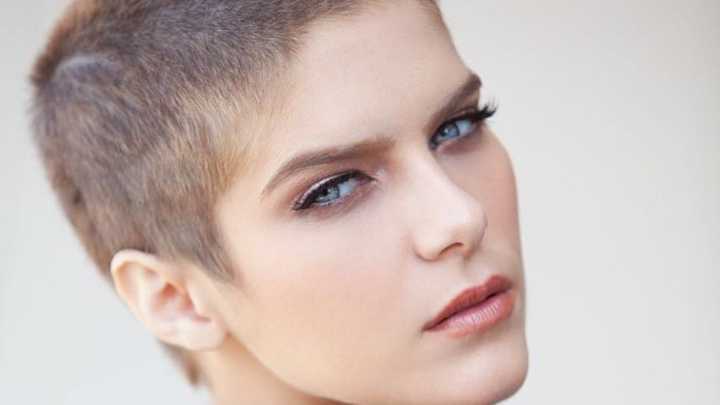 7 famosas carecas que vão te inspirar a raspar toda a cabeleira ...