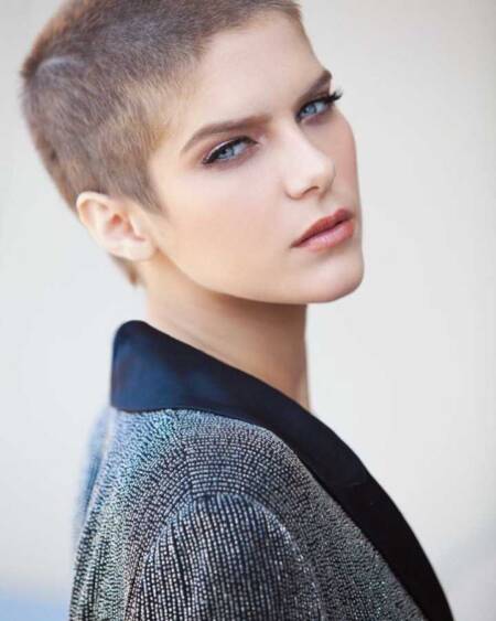 7 famosas carecas que vão te inspirar a raspar toda a cabeleira