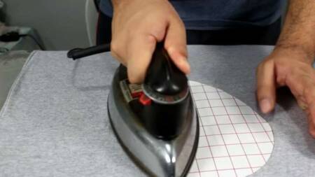 Aprenda três maneiras fáceis e baratas de estampar roupas em casa