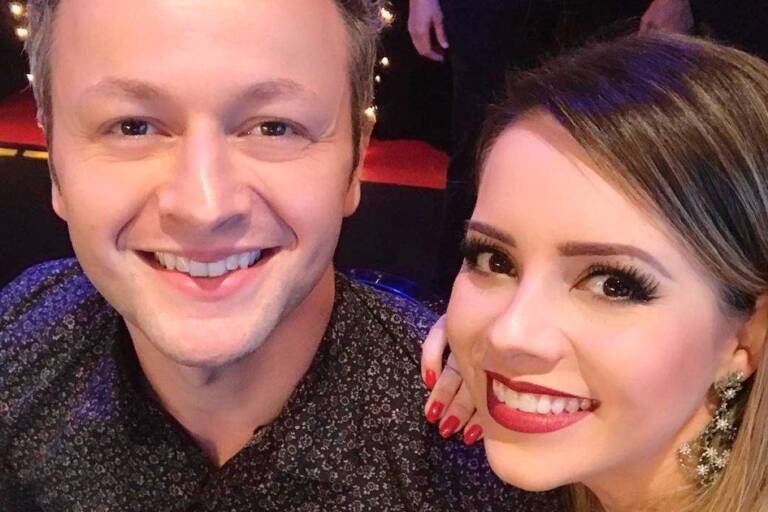 Filho de Sandy brinca com boneca de ‘Frozen’ e cantora é elogiada