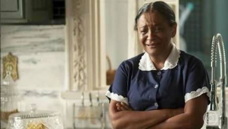 Atriz que faz Zefa em 'Segundo Sol' surpreende com looks ousados