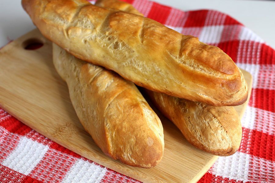 Baguete caseira crocante com 4 ingredientes
