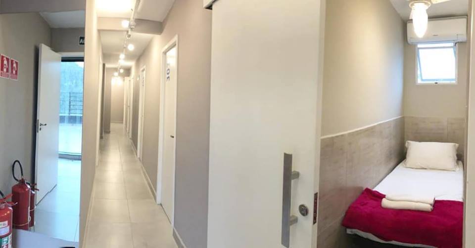 Hostel em São Paulo lança 'quartos-cápsulas'