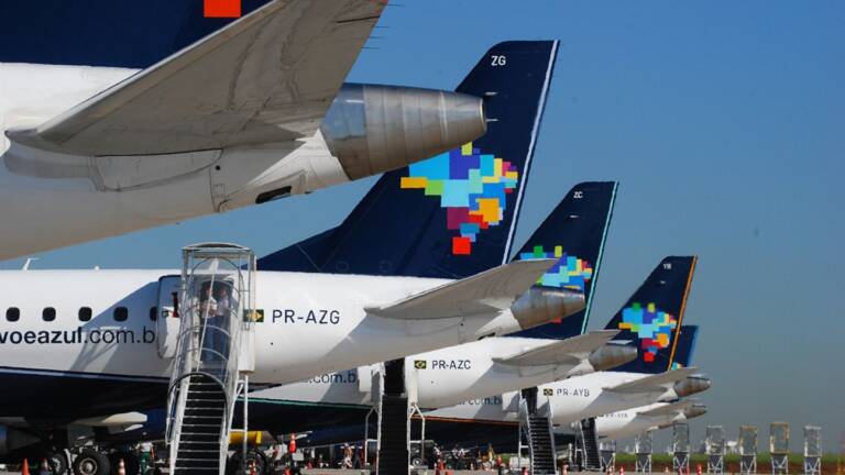 Azul lança check-in automático por WhatsApp