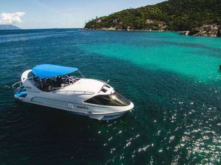 Arquipélago Seychelles tem passeios em barcos transparentes