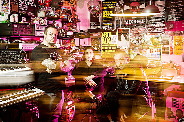 Apresentação da dupla de DJS Mixhell, Laima Leyton e Iggor Cavalera e ...