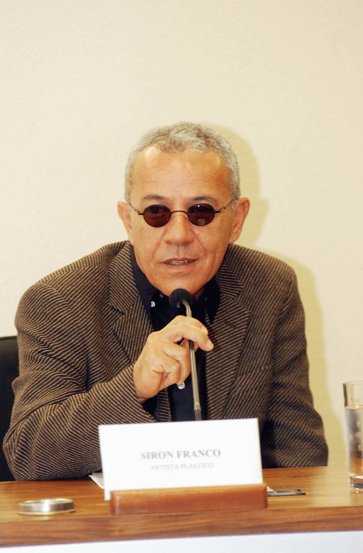 Mostra traz pinturas do artista Siron Franco