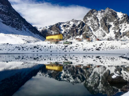 Um guia para curtir a temporada de neve em Portillo, no Chile