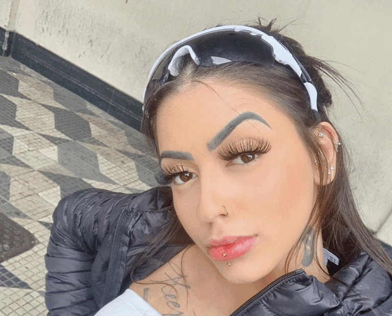 MC Mirela abandona palco durante show em Sorocaba e é vaiada