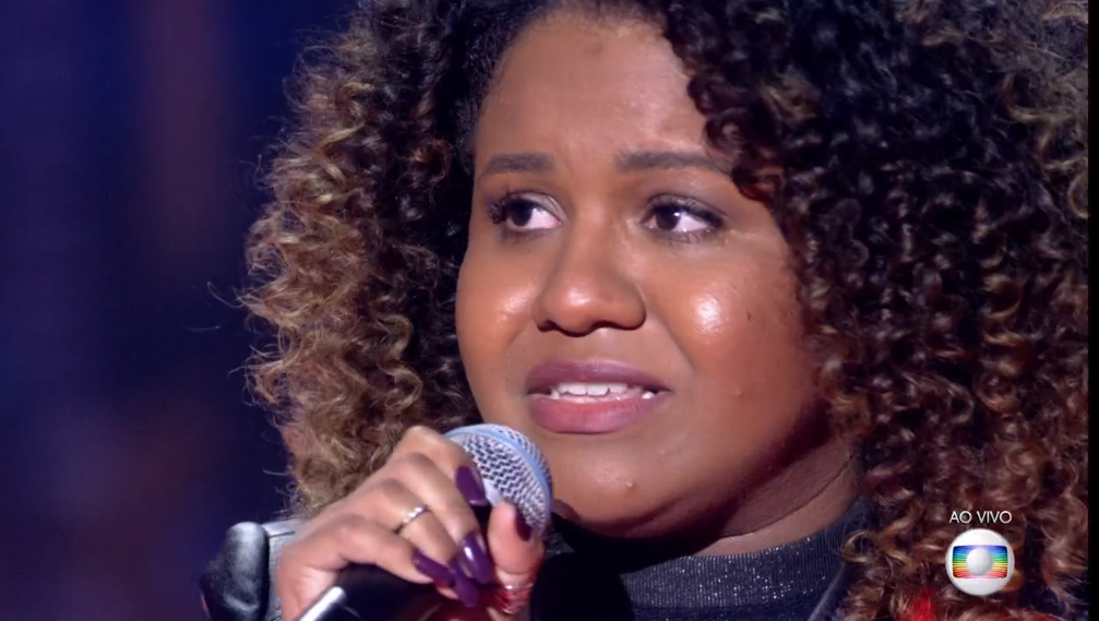 Iza chora ao vivo no The Voice com discurso emocionante de Ana Ruth