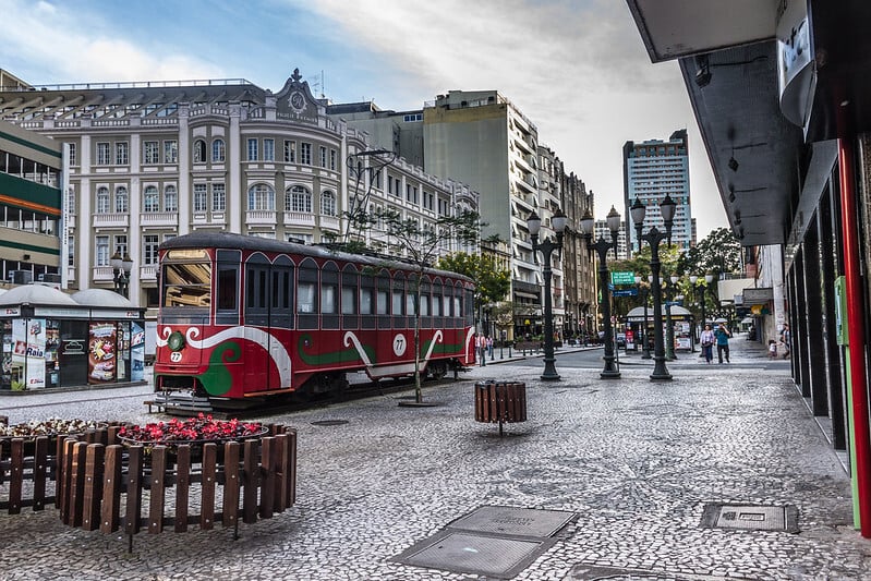 As belezas de um passeio a pé pelo centro histórico de Curitiba