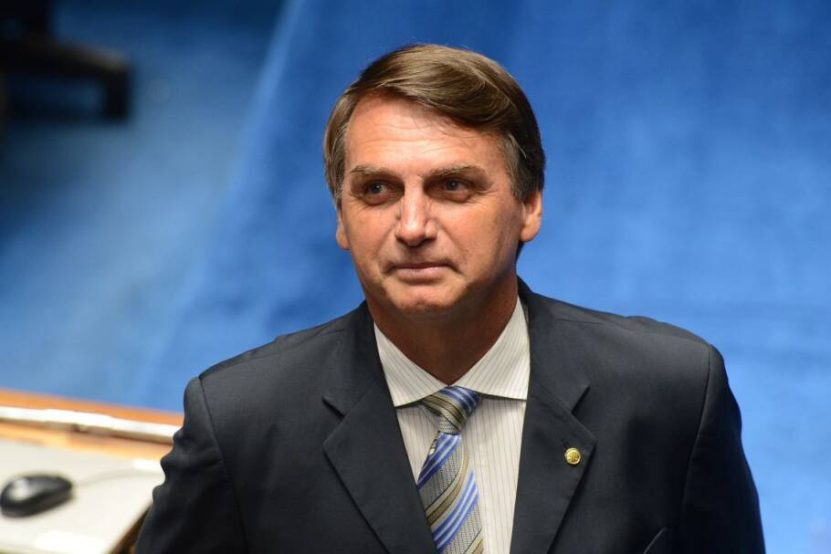 Bolsonaro divulga apoio do Bozo após vídeo convocando manifestação