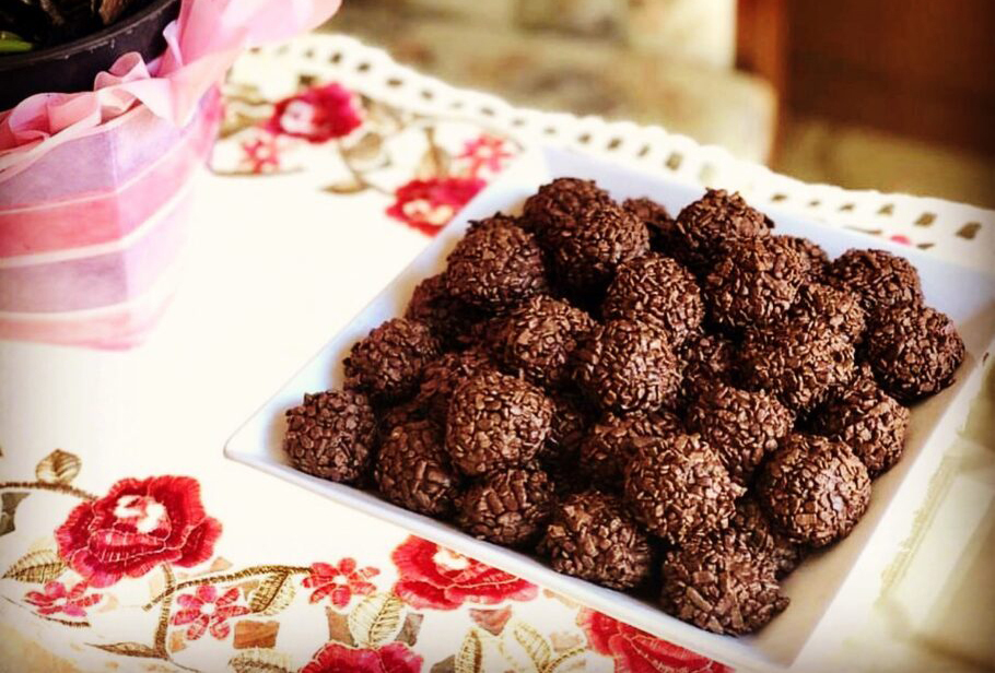Brigadeiro vegano com leite condensado caseiro especial