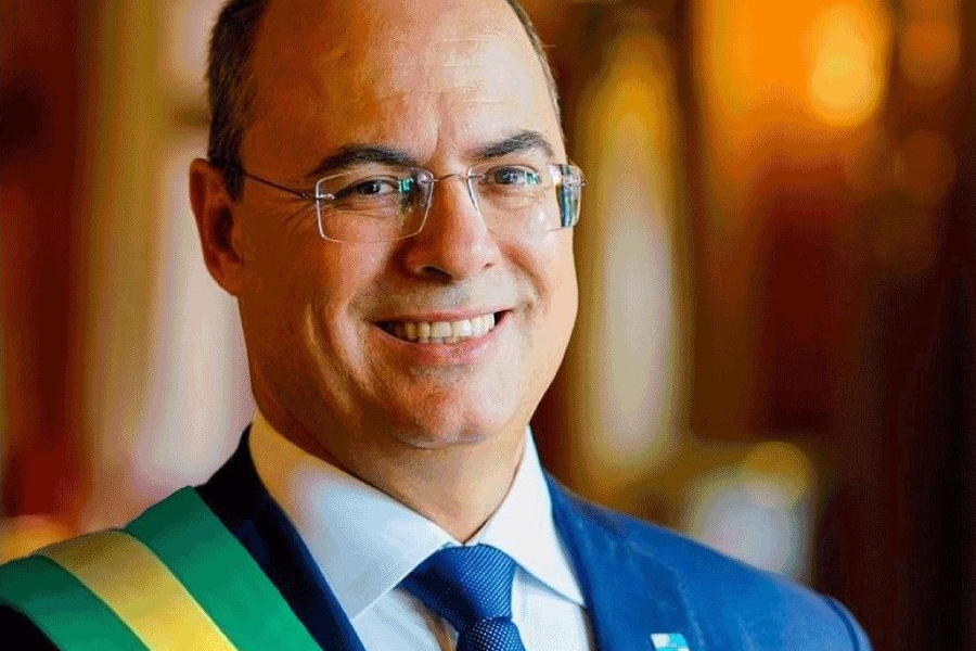 Witzel compartilhava imagem sua com a faixa presidencial