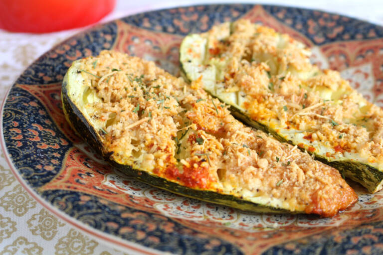 Abobrinha assada com parmesão pronta em 25 minutos