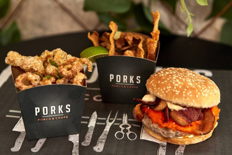 BACON, blues e chope! Coma muitas delícias suínas no Porks