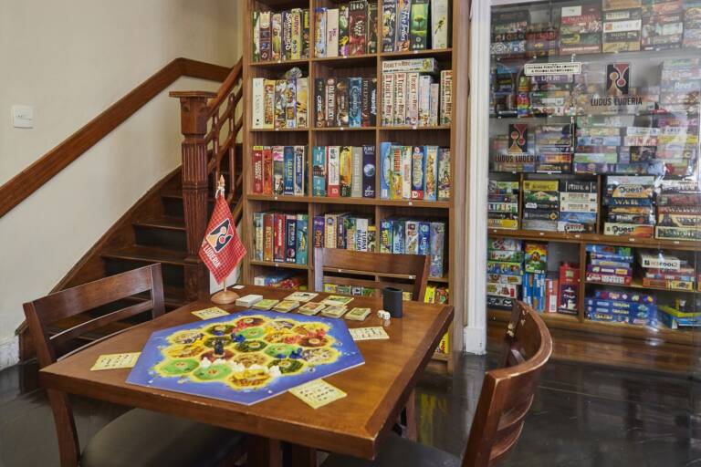 Ludus Luderia: explore mais de 1200 jogos de tabuleiro nesse bar ÉPICO