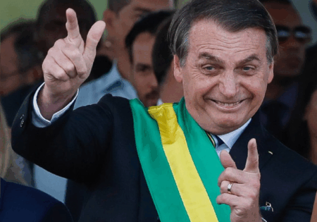Bolsonaro pede que seguidores se preparem após ameaçar bater em senador