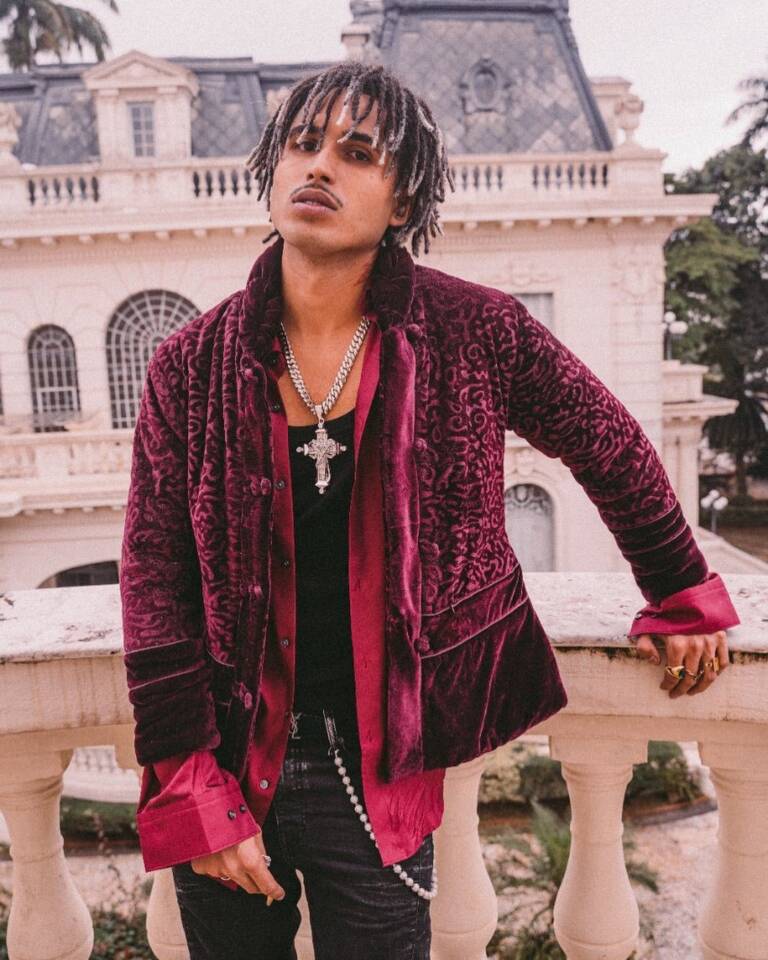 Entenda a doença rara que causa dores intensas no rapper Matuê