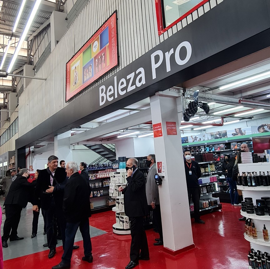 Ikesaki abre 1º atacado da beleza para consumidor final