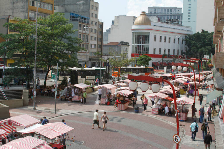 O que comer na famosa Feira da Liberdade, em São Paulo